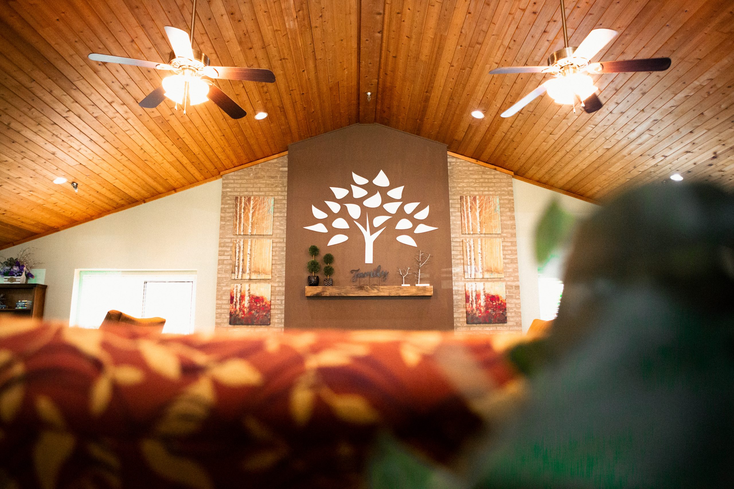 Five Signs That It Is Time For Memory Care - Courtyard Manor